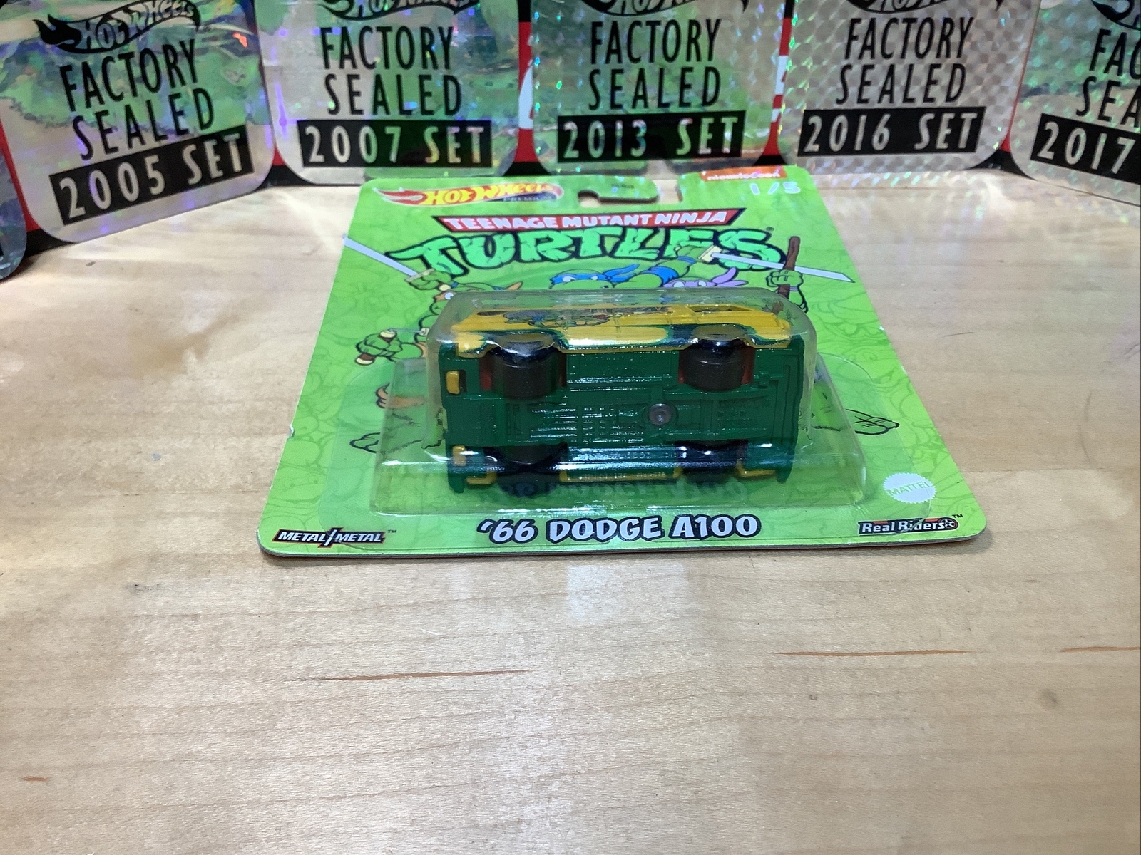 Hot Wheels Teenage Mutant Ninja Turtles '66 Dodge A100 with Real Riders ...