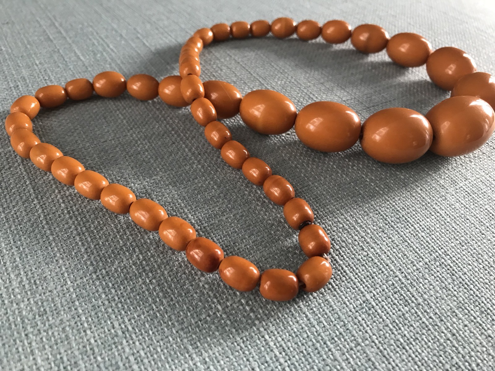 ANTIQUE BAKELITE ART DECO BUTTERSCOTCH EGG YOLK ROUN… - Gem