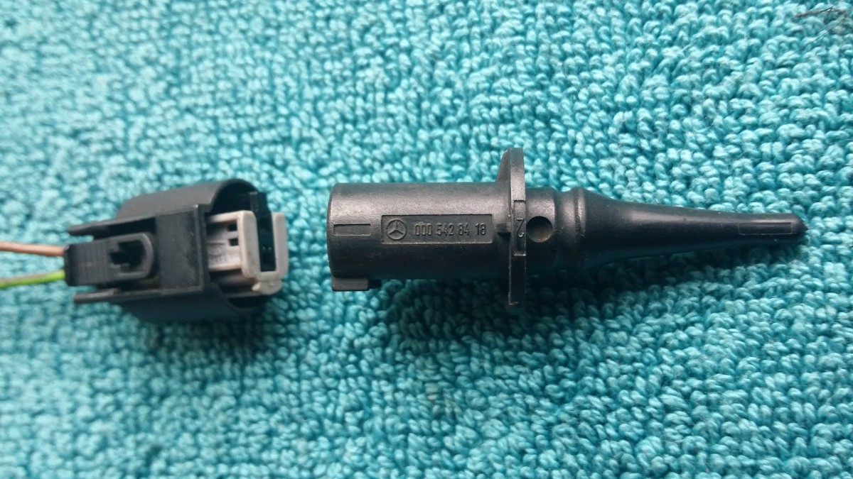 Mercedes Ambient Air Temperature Sensor Location 0005422818 Used