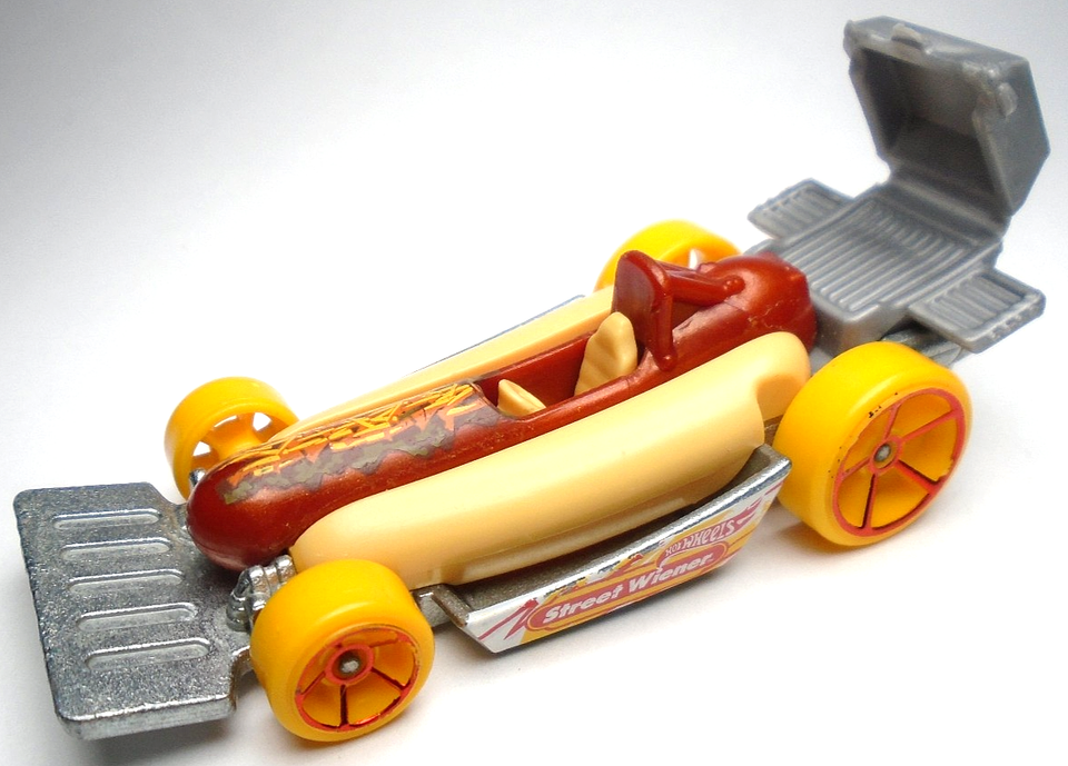 2017 HOT WHEELS FAST FOODIE STREET WIENER TAN DIECAST 3" HOTDOG CAR W ...