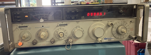 HP 8640B Signal Generator Power on Tested Only For Parts *READ | eBay