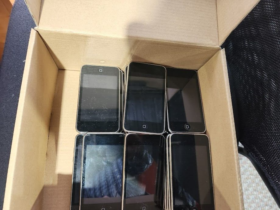 Apple A1288 ipod Touch 2nd Gen 8GB MC086LL/A works great, large ...