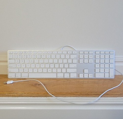 Genuine Apple A1243 Wired Mac Standard USB Keyboard w/ Numeric Keypad ...