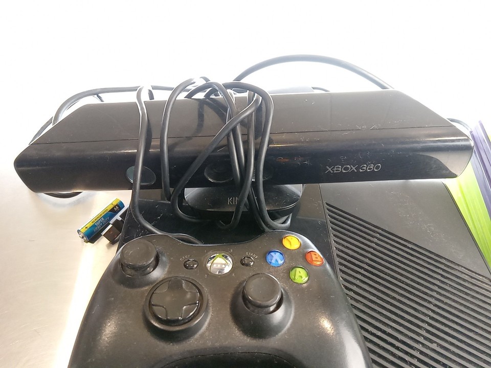 Microsoft Xbox 360 1538 Bundle Kinect, Controller,& 8 Games Tested ...