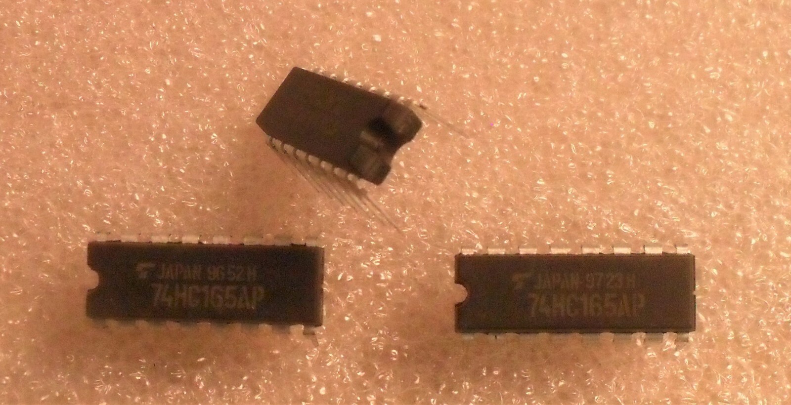 74C, 74HC & 74HCT CMOS Series Logic Gates Thru-Hole - Lots and Single ...