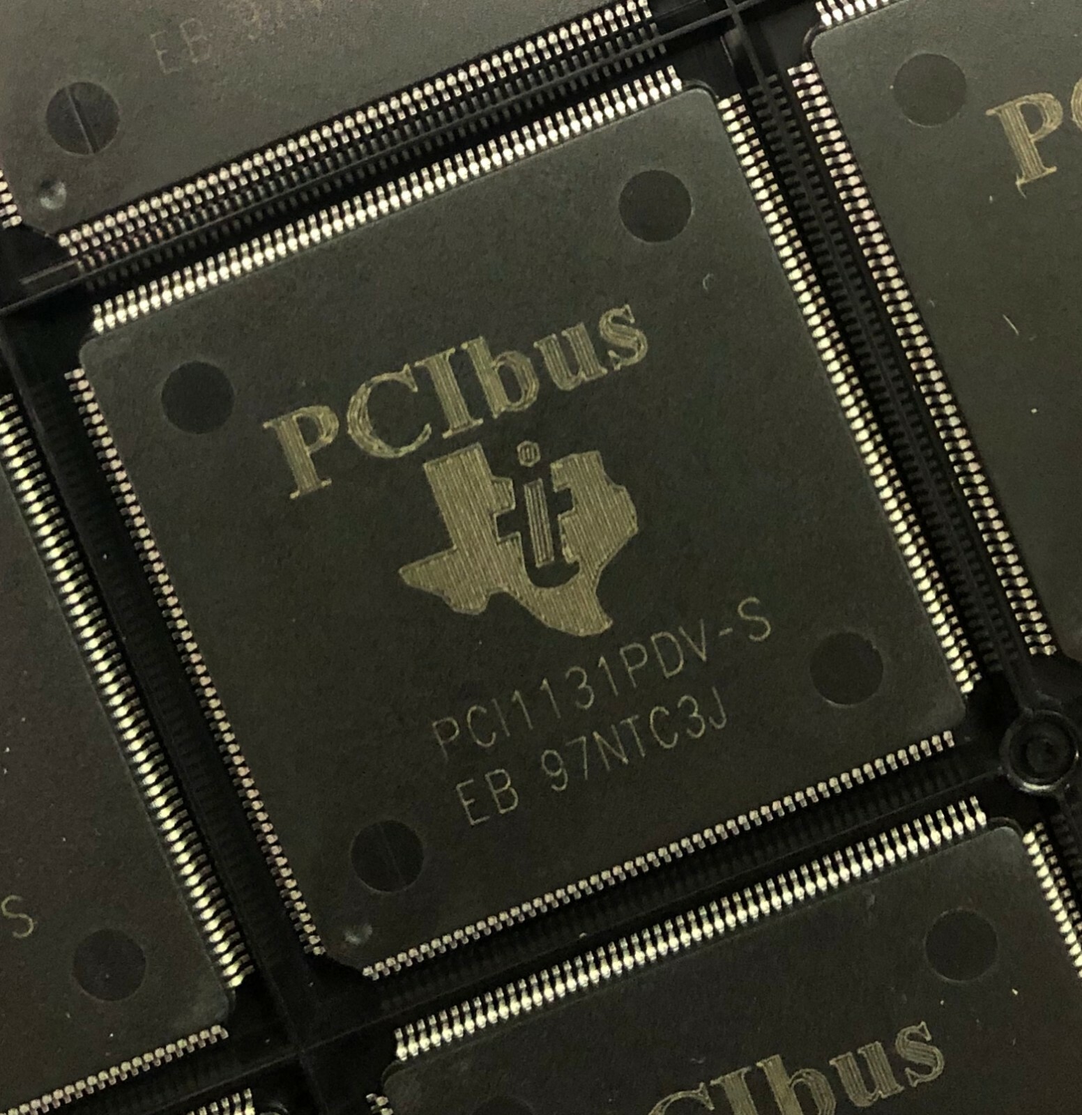 TEXAS INSTRUMENTS PCI1131PDV PCMCIA Bus Controller, CMOS, PQFP208 **NEW ...