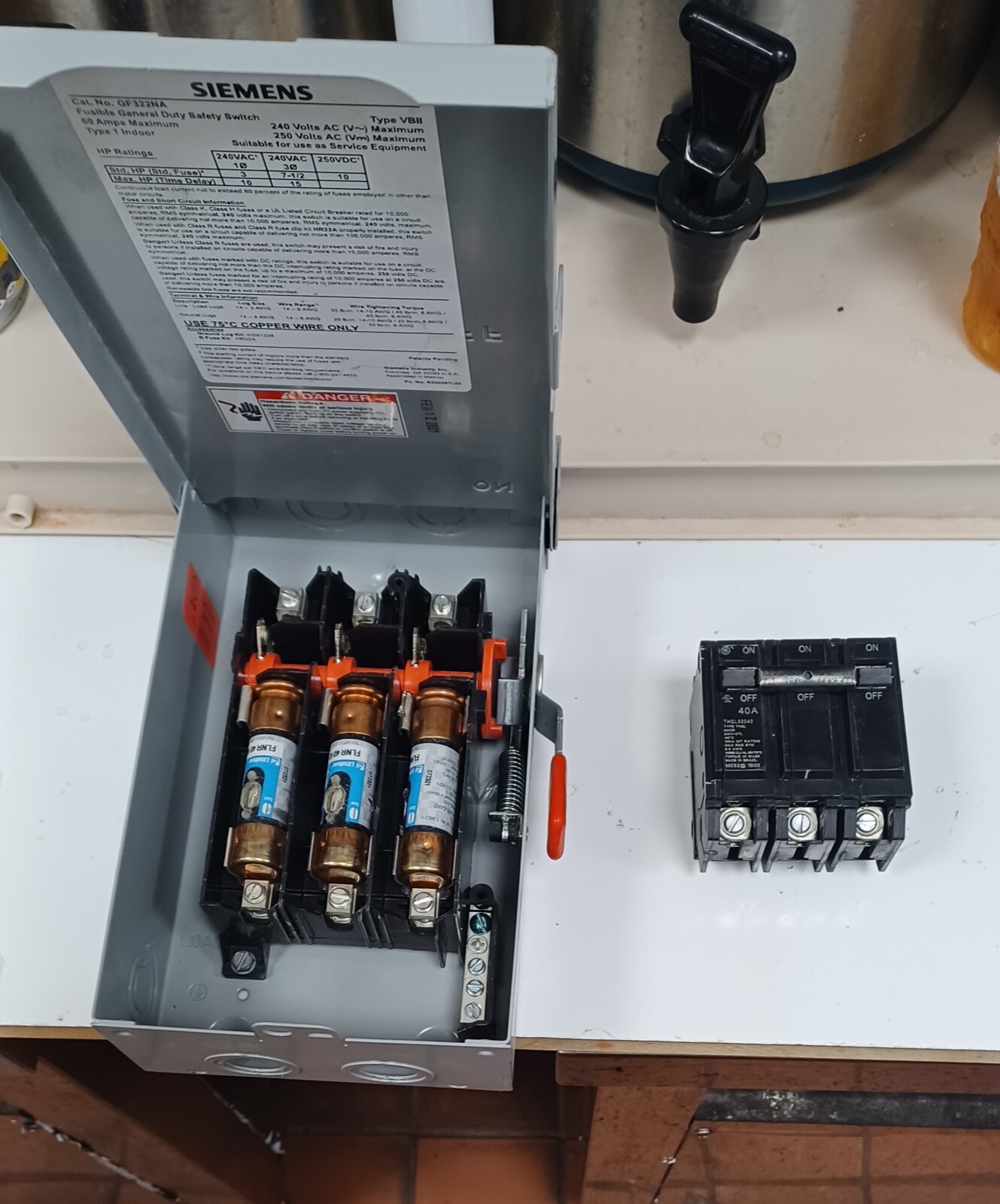 SIEMENS 60 amp Breaker Box with Fuses | eBay
