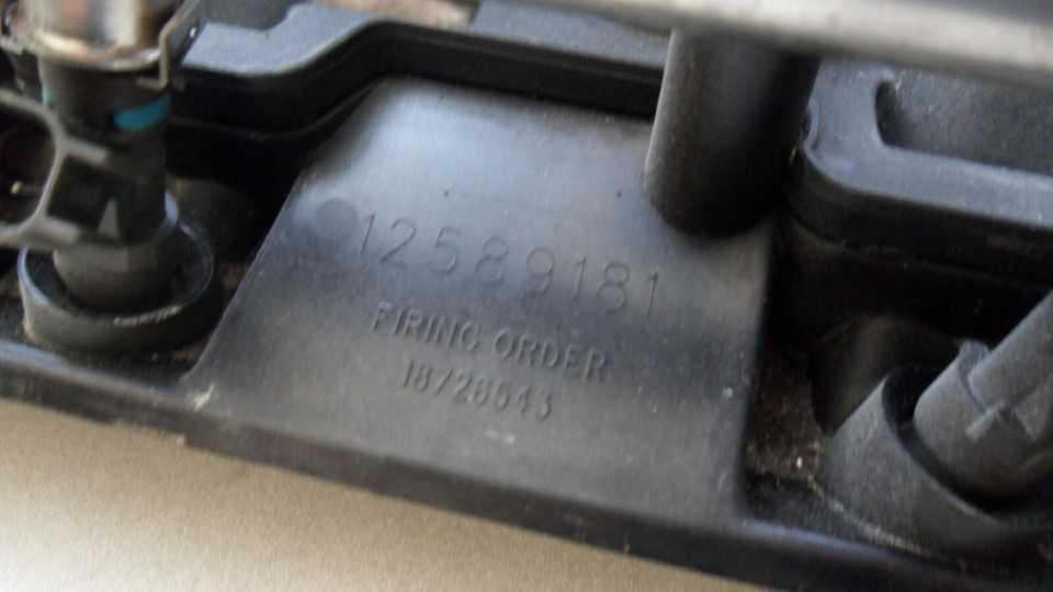 Chevy LS2 Intake Manifold Fuel Rail Bent Inlet Injector Damaged ...