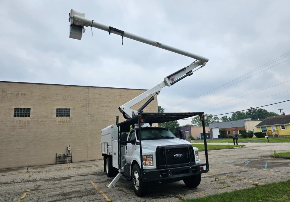 2022 Ford F750 6.7L Forestry Chipper Dump Truck Boom Bucket Ariel Altec ...