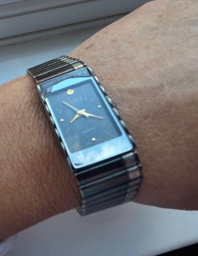 Ladies Tonica Japan Quartz watch, working, face broken, rusty gold ...