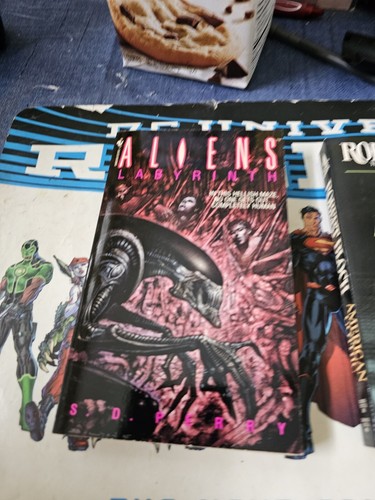 Aliens Ser.: Labyrinth No. 7 : Aliens by S. D. Perry and Steve Perry ...
