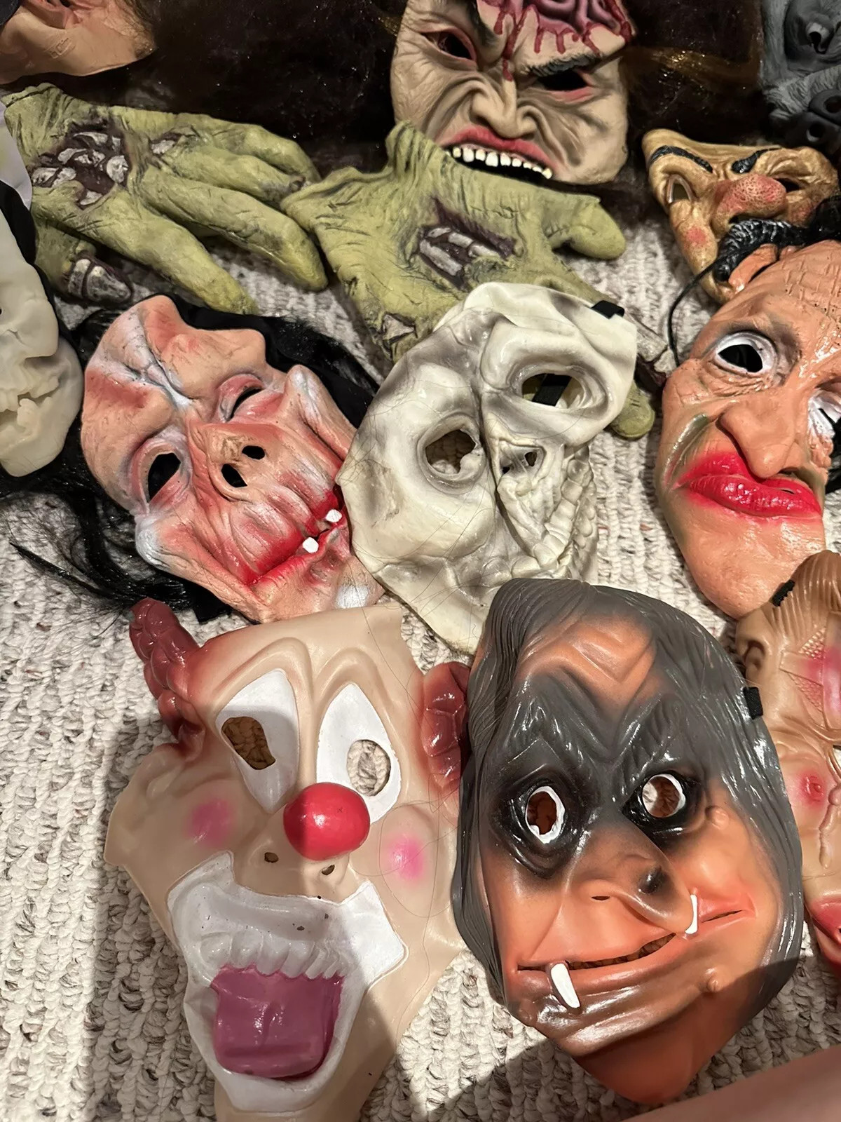 Lot of assorted Halloween masks good quality - Gem