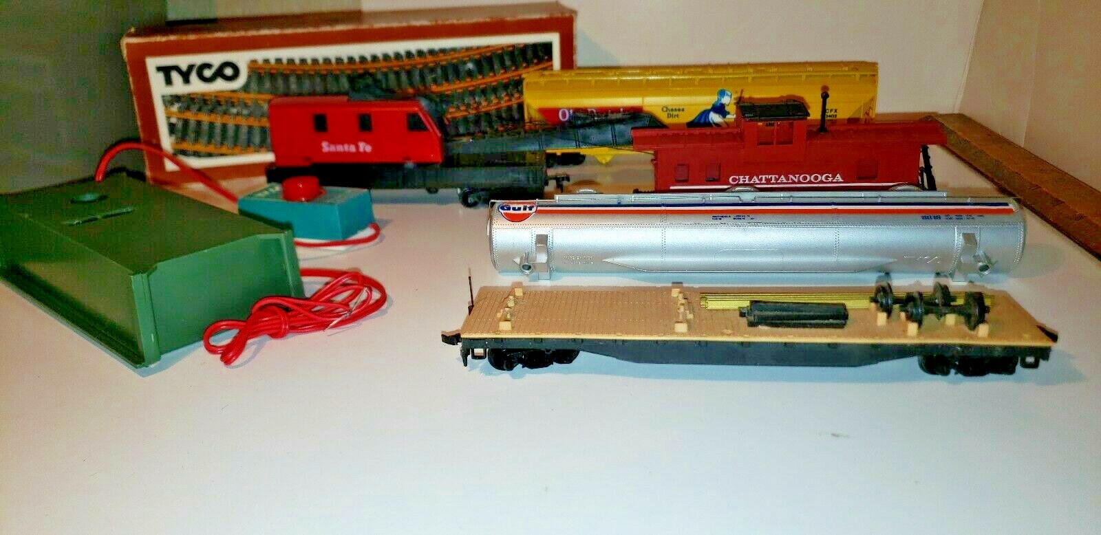 Vintage Lot of 7 Tyco Model Railroad Train Items Freight Cars Whistle ...