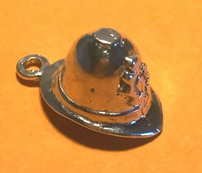 6) ENGLISH BOBBY HELMET, 1,6 g - 1,3 cm Vintage sterling silver charm ...