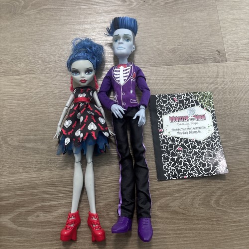 Monster High Love's Not Dead Couple Ghoulia Yelps Slo Mo Martavitch set ...