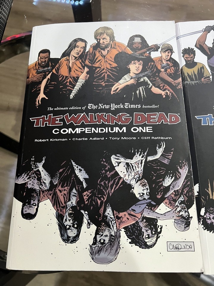 (Lot) THE WALKING DEAD Compendium Graphic Novels Books 1 & 2 | eBay