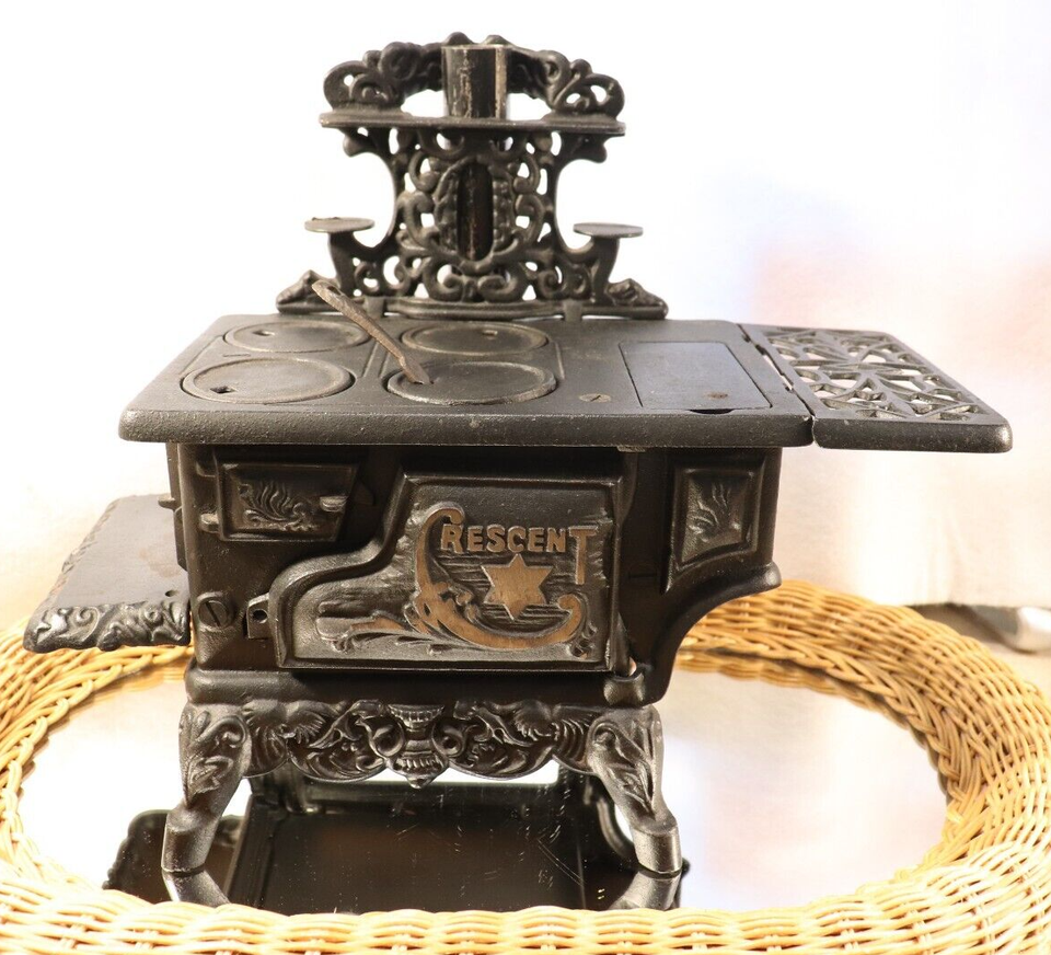 VINTAGE EXAMPLE CAST IRON CRESCENT WOOD BURNING STOVE COMPLETE NOT FOR ...