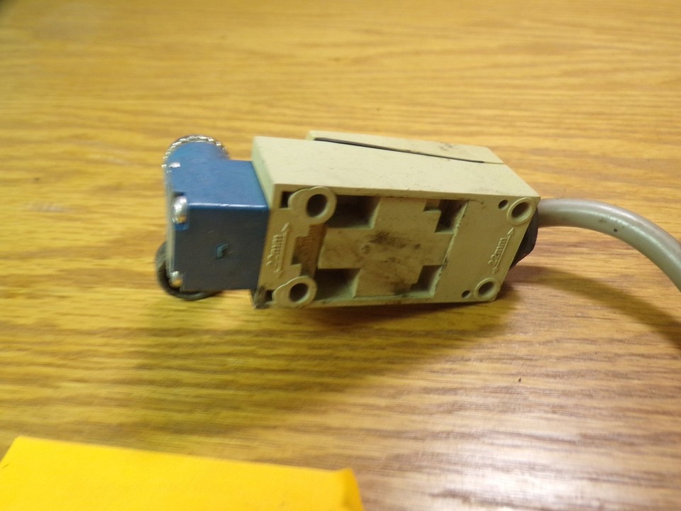 DL Mini LImit Switch 22mm *FREE SHIPPING* | eBay