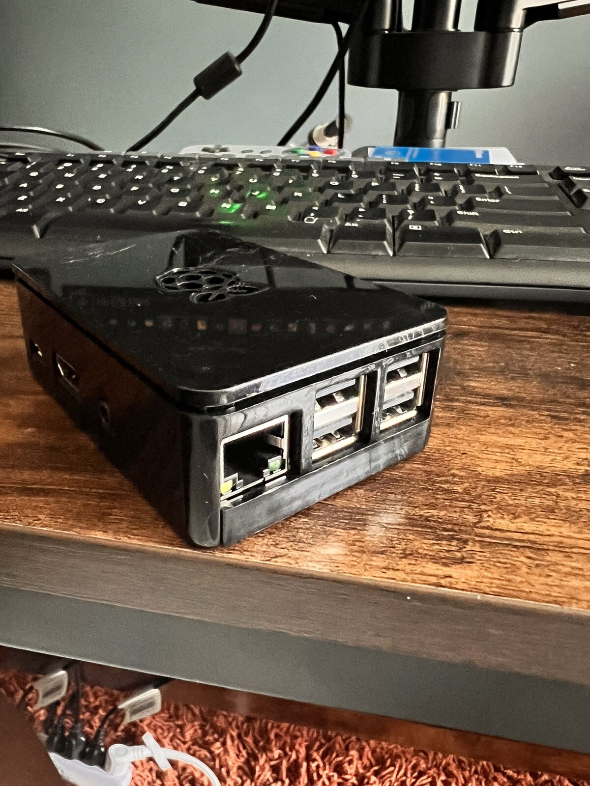 Raspberry Pi 3 Model B (Broadcom BCM2837, 1.2 GHz, 1 GB RAM) Single ...