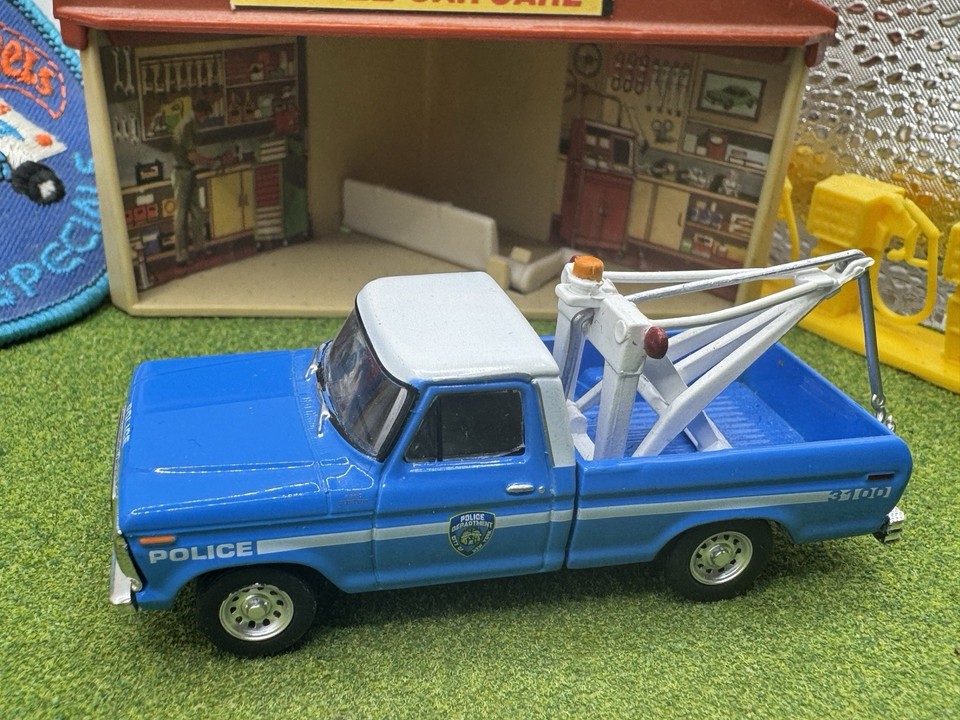 1979 Ford F250 Wrecker Tow Truck NYPD 1/64 Greelight 79 Diorama Die ...