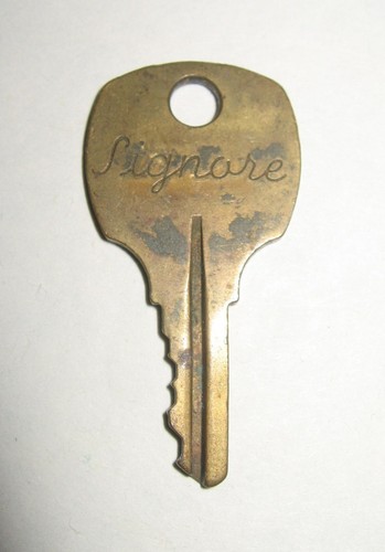 Nice Old Vintage Flat Signare Lock Key Cursive Script Brass Steampunk ...