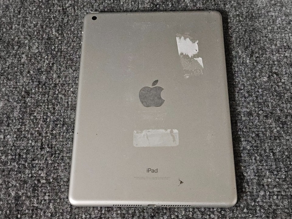 Apple iPad 6th Generation A1893 128GB White/Silver 9.7" WiFi ...
