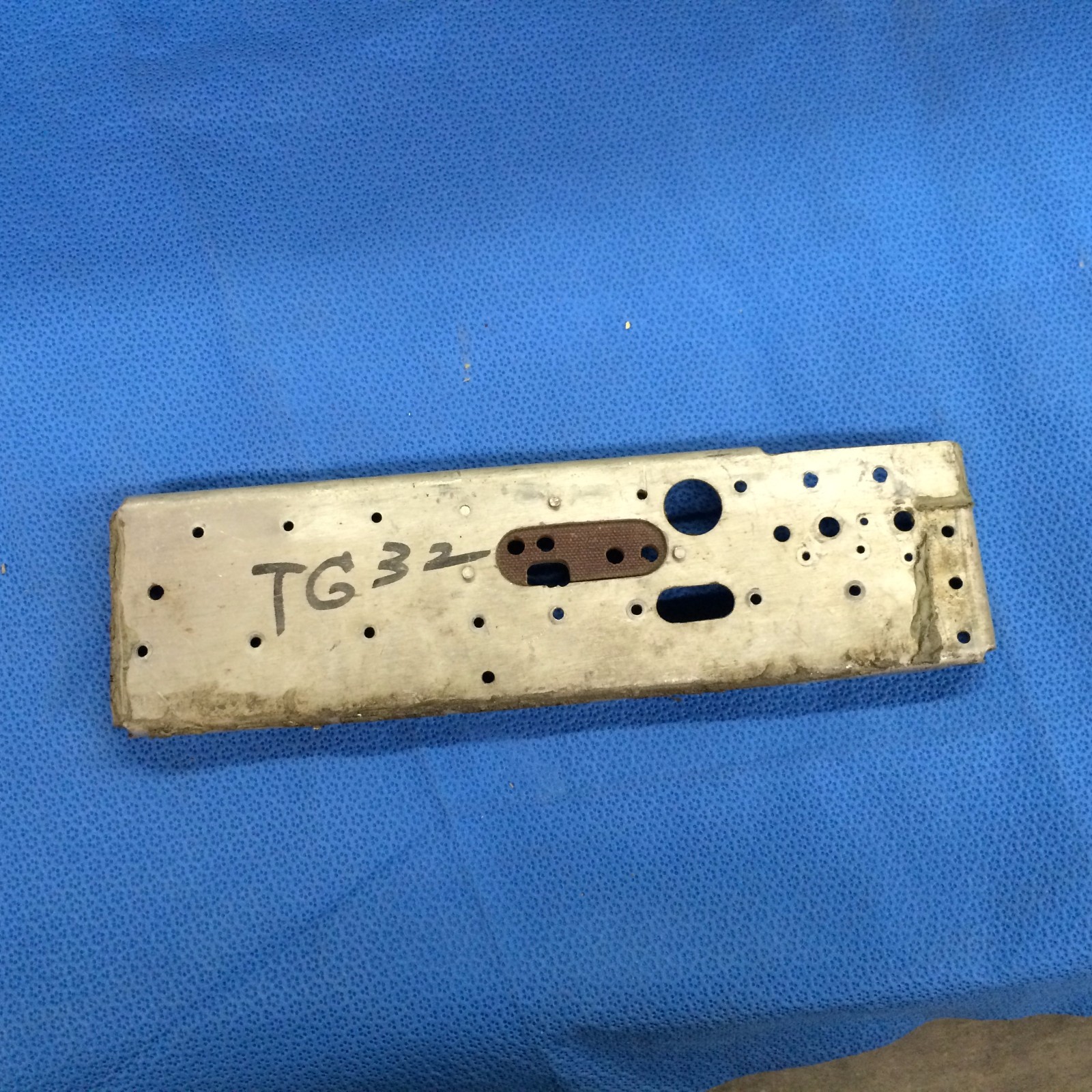 Beech Channel Assy Bottom Cabin Pane P/N 95-420011-71 (0316-96) | eBay