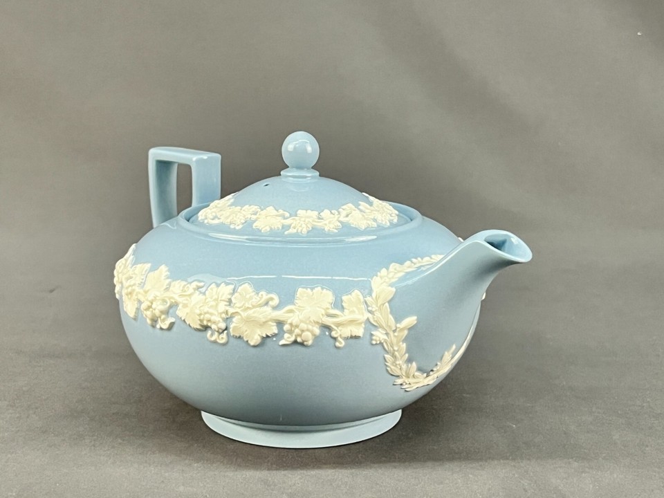 1960s Wedgwood Queensware Cream on Lavender Teapot w/ Lid; Mint | eBay