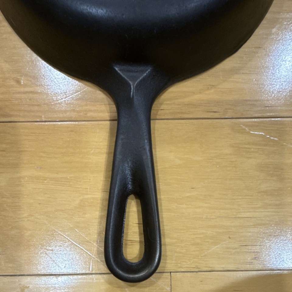 Griswold Cast Iron Round Black Frying Pan No. 5 709 L Erie PA Long ...