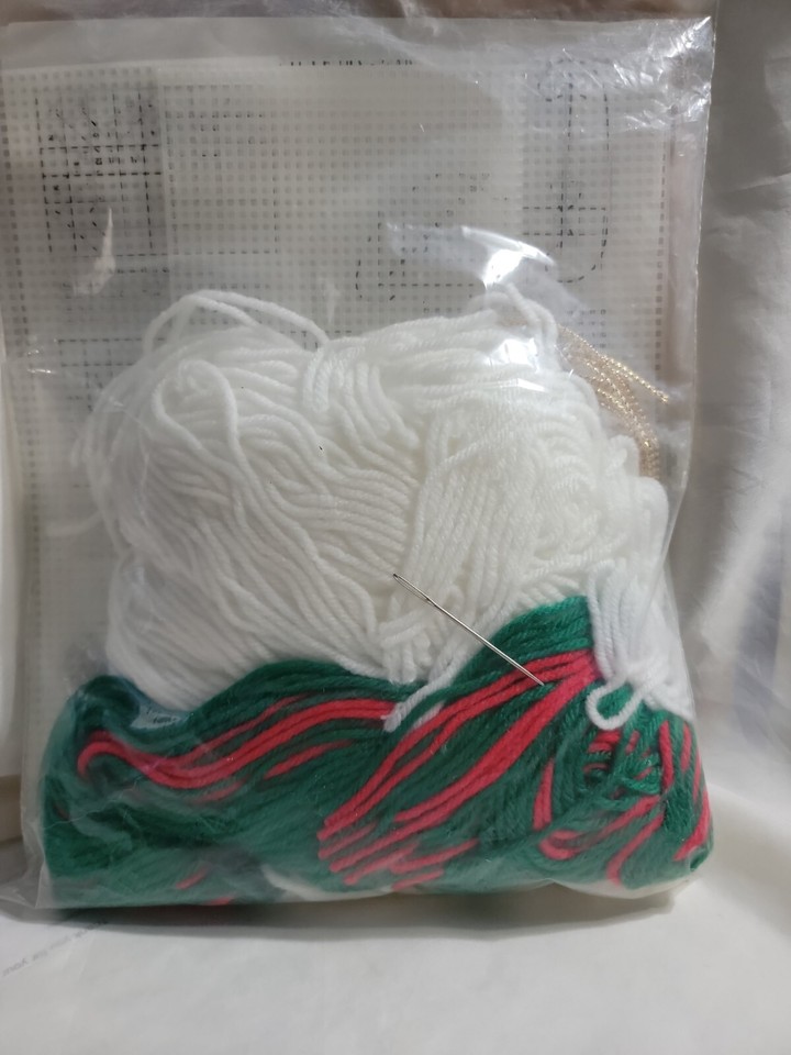 Tissue Box Cover Needlepoint Plastic Canvas Christmas Holiday Kit Tree ...