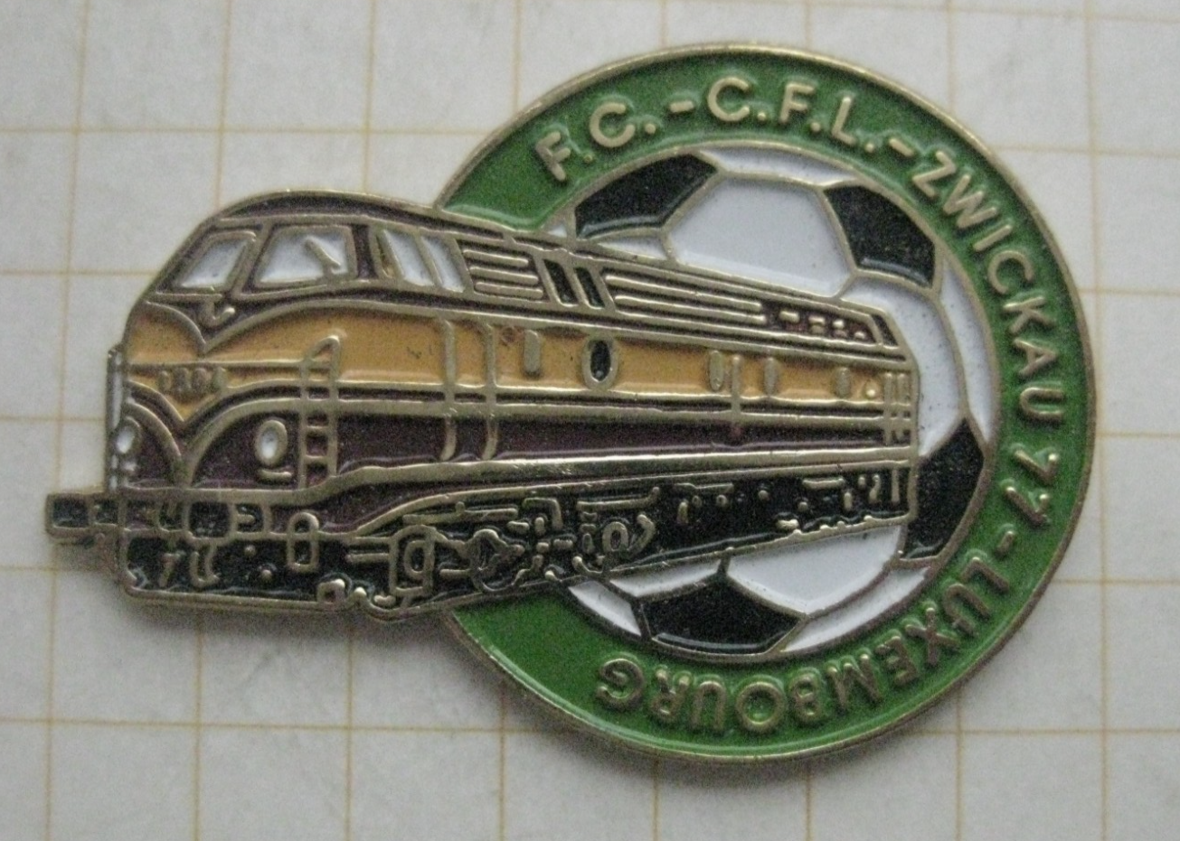 DIESELLOK FC CFL ZWICKAU 77 / LUXEMBURG ..... Straßen-/Eisenbahn-Pin ...