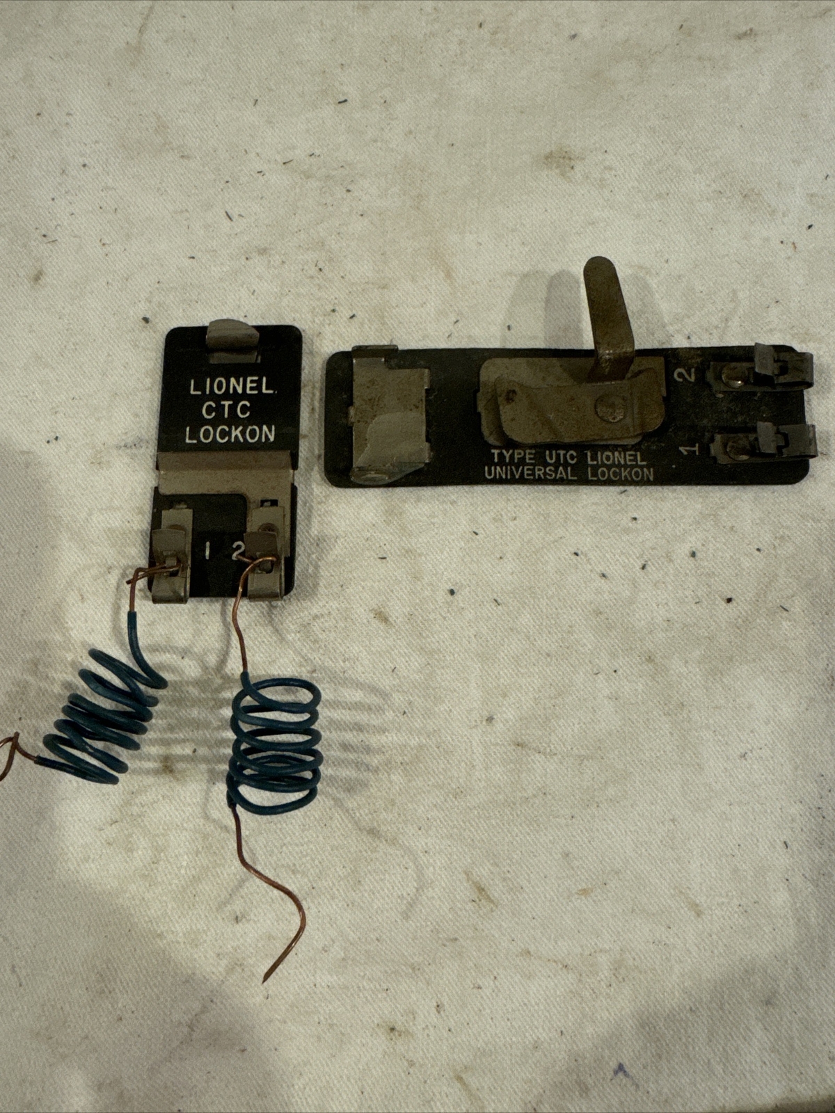 1 LIONEL CTC POWER LOCK ON& 1 UTC Lock On O GAUGE TRAIN TRACK CONNECTOR ...