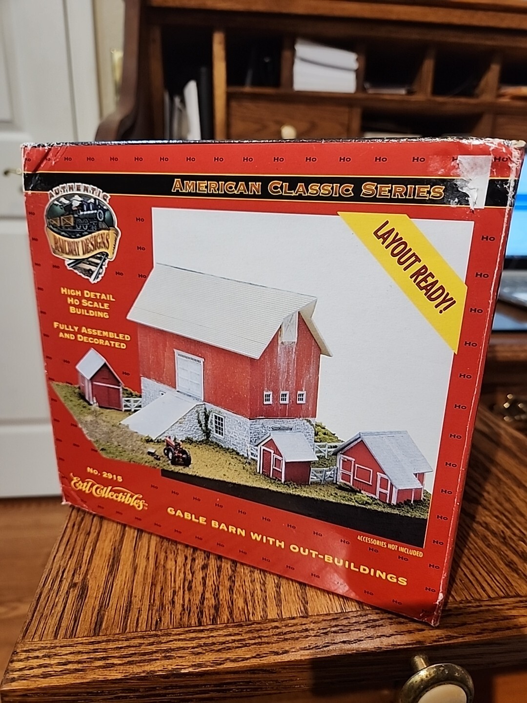 Ertl Collectibles 2915 Gable Barn w/Out Buildings Assembled/Decorated ...