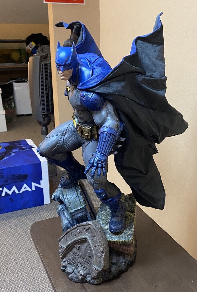 Sideshow BATMAN Modern Age Blue Suit 1/4 Premium Format Figure Statue ...