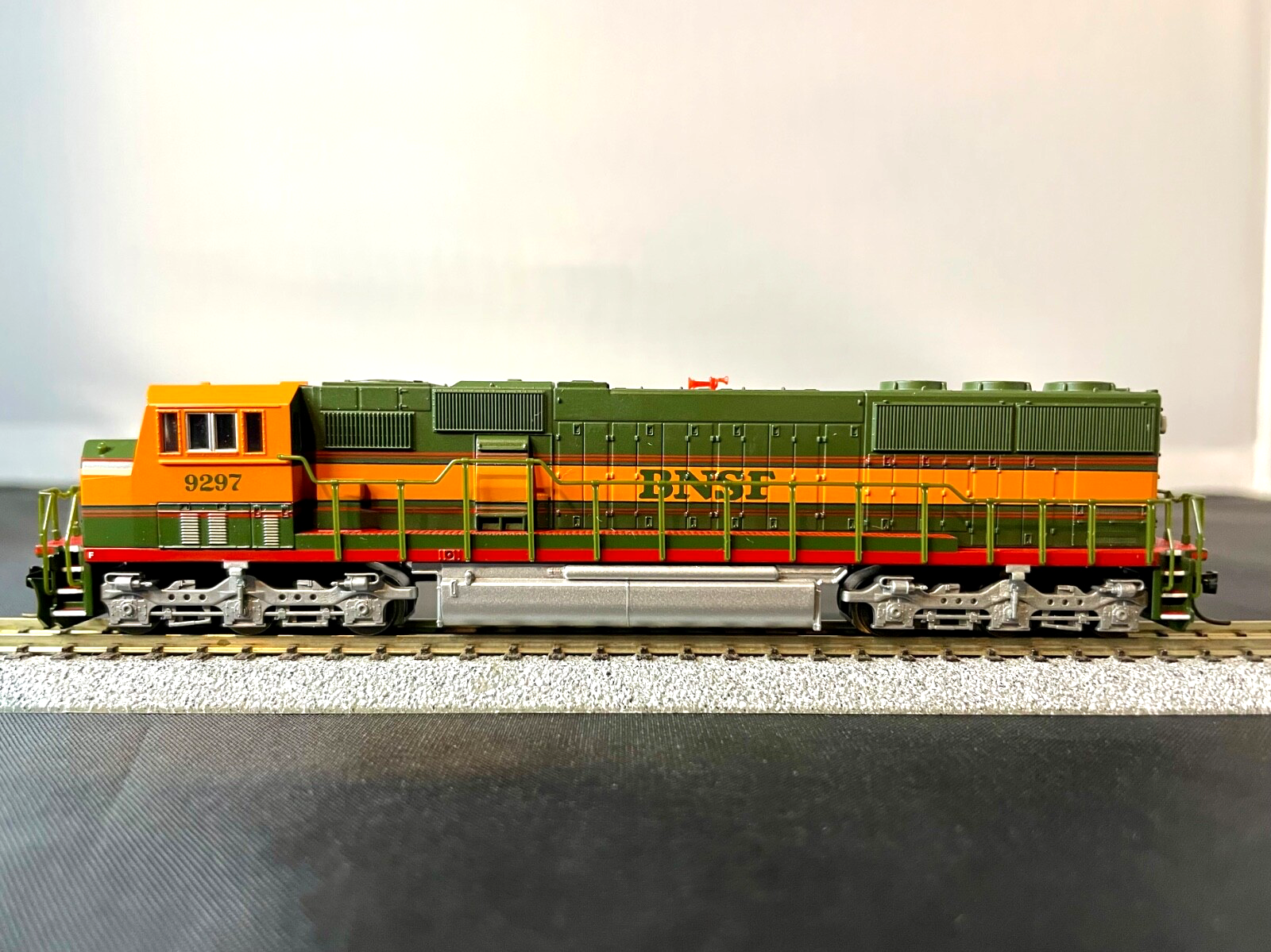 Atlas N-Scale SD-60M BNSF Rd. #6297 | eBay