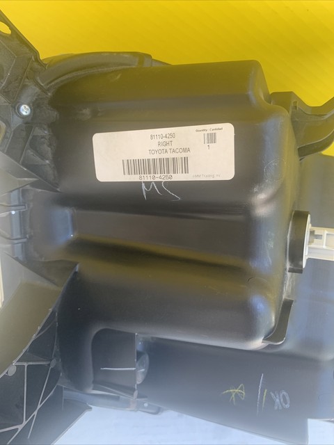 Headlight Right Passenger RH Toyota Tacoma 2016-2018 8111004270 OEM for ...