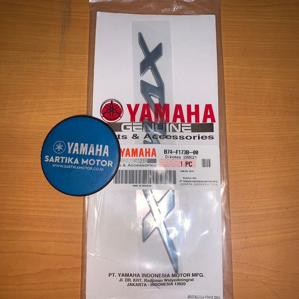 2 PCS Genuine Parts Yamaha XMAX 300 3D Emblem Logo SILVER Chrome B74 ...