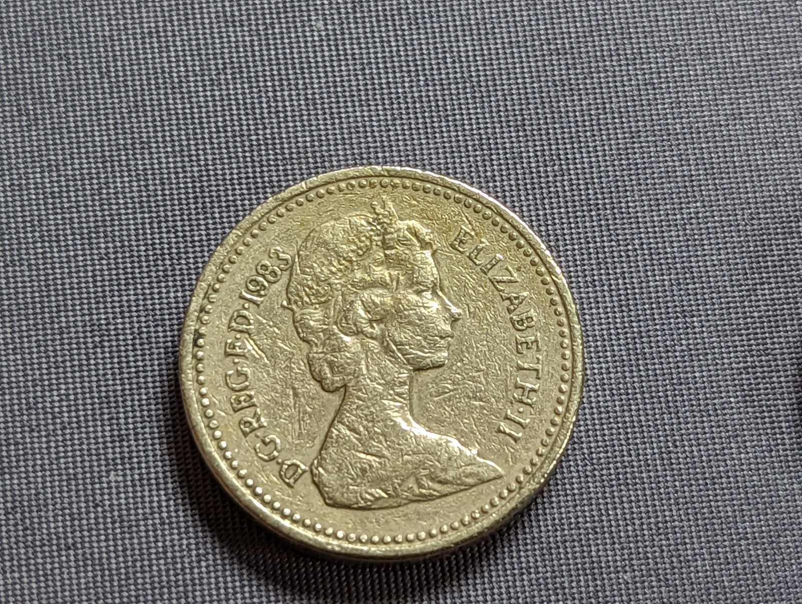 3 x 1983 Royal Arms One Pound Coin with Error "DECUS ET TUTAMEN" Upside ...