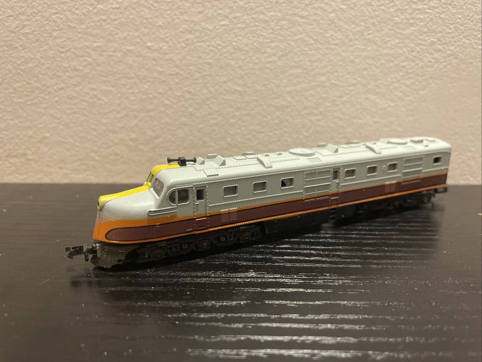 CON-COR POWERED D109 UNDECORATED ENGINE LOCOMOTIVE N SCALE LIKE NEW | eBay