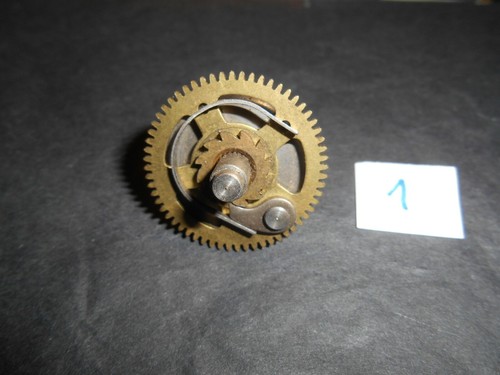 horlogerie pendulette pièce de mouvements axe roue dente rochet diam 29 ...