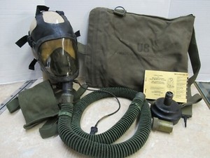 Vietnam Era US CVC Tanker Gas Mask M25A1 NO FILTER w/ Bag Antifog Kit ...