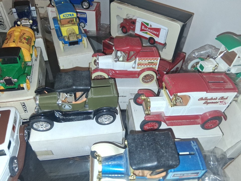 Vintage ERTL Die-Cast Toy Truck Bank Lot Of 31 Pcs Advertising Models W ...