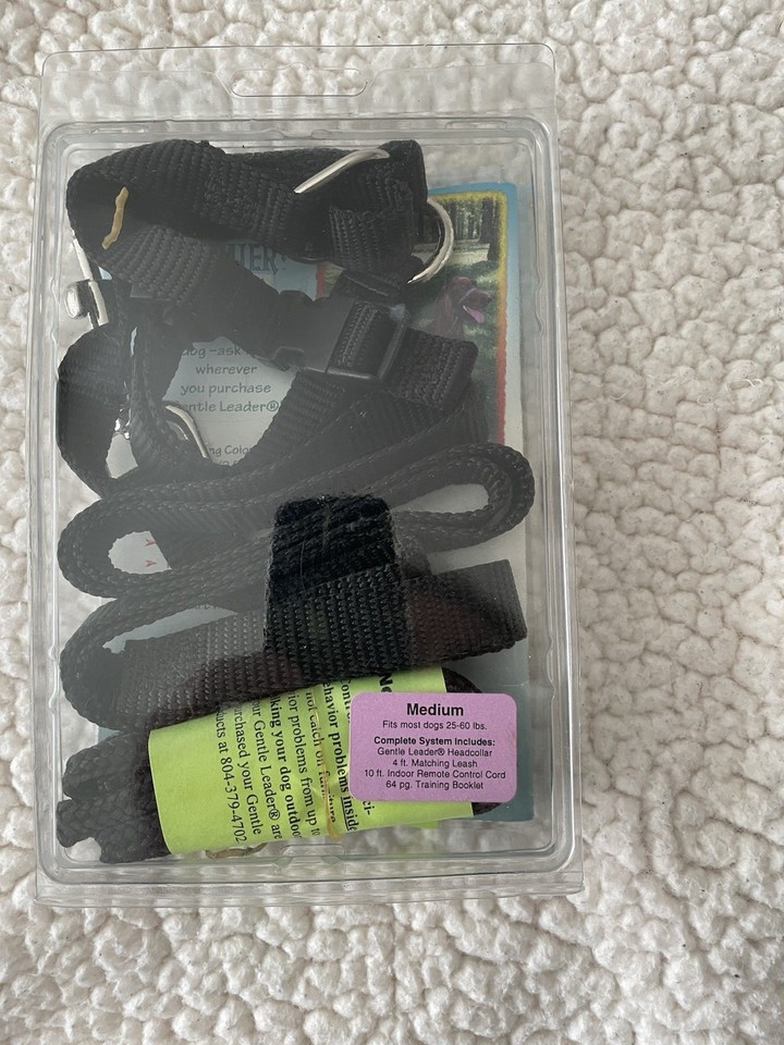 Gentle Leader head collar, leash, size medium for dogs 25 to 60 pounds ...