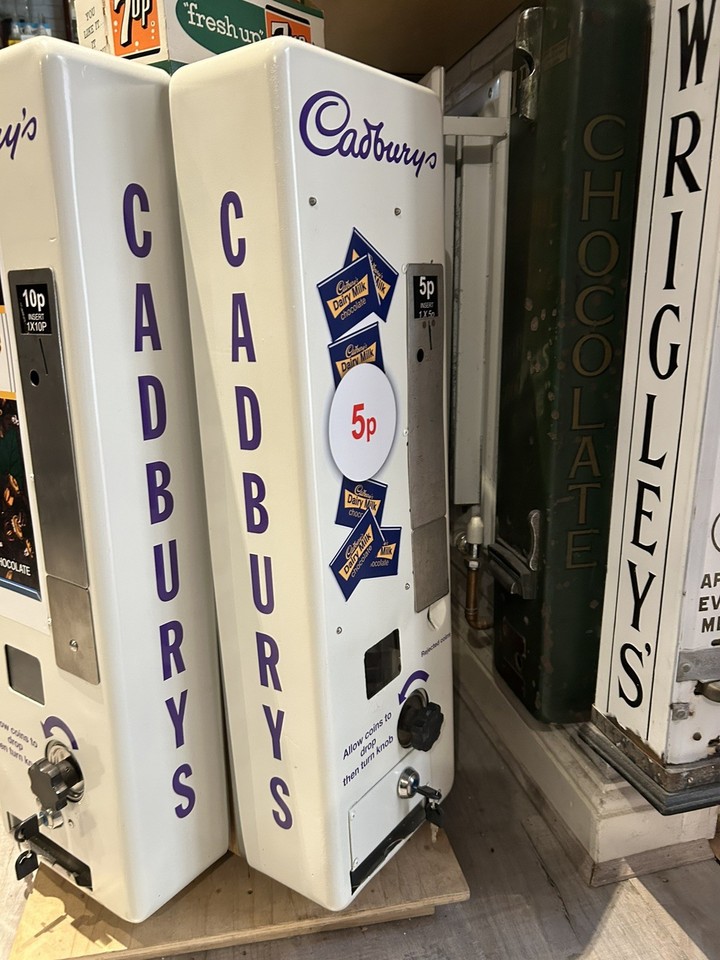 Original Vintage Restored Cadbury Vending Machine. Works On Shilling or ...