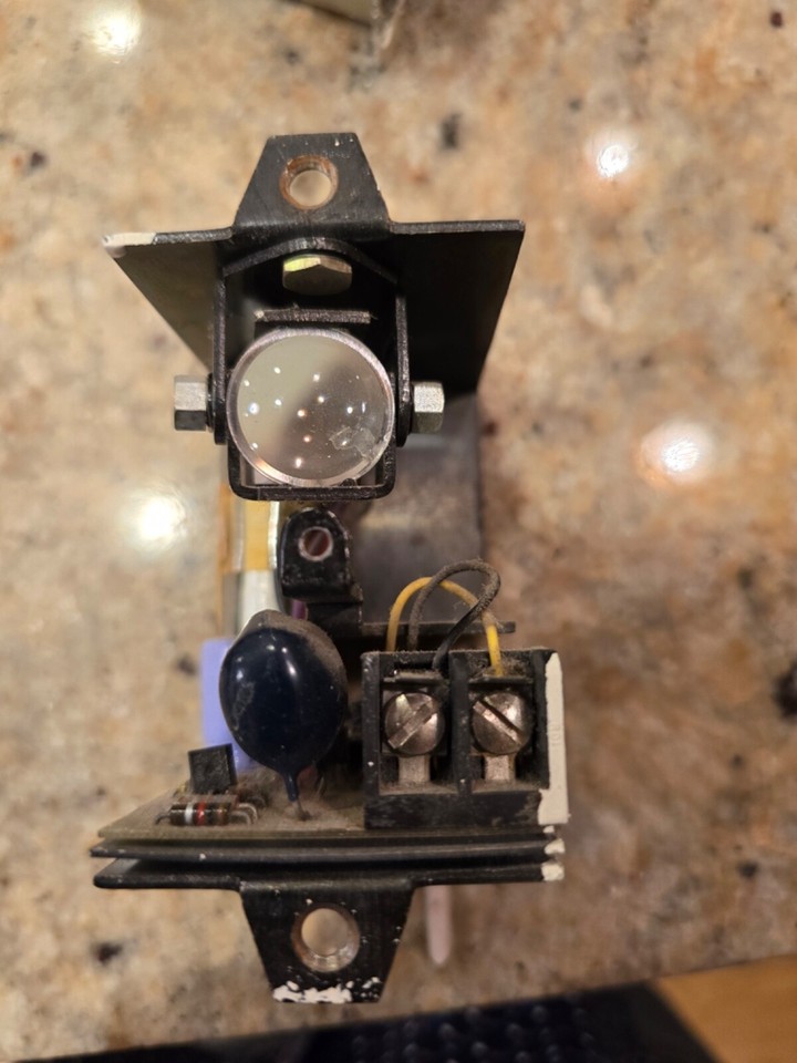 DETECTION SYSTEMS Inc. DS403 Pulsed Infrared Photoelectric Intrusion ...