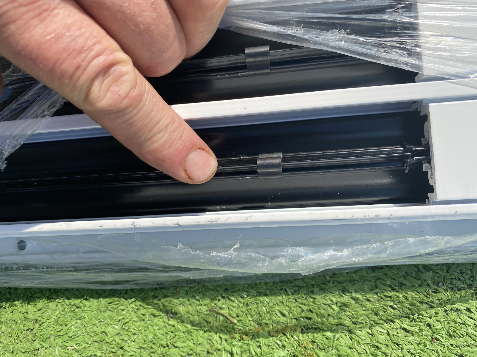 Price Industries SDS100* 60" X 7" L {4} SLOT DIFFUSER w/Middle ICE ...