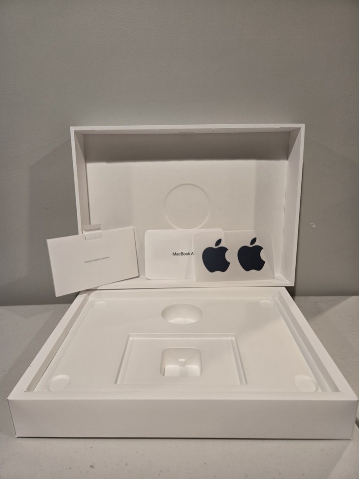 MacBook Air Midnight 15 inch M3 256 GB Box & Original Cardboard Box ...