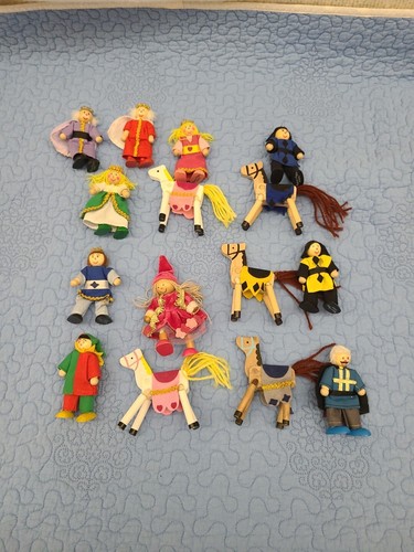 Melissa And Doug Castle Figurines King Queen Jester Knights 10 People 5 ...