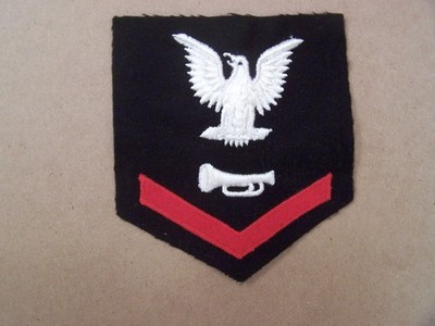 Obsolete WW II USN 3RD Class Rate BUGLER Sleeve Patch dated 1945 N.Y.E ...