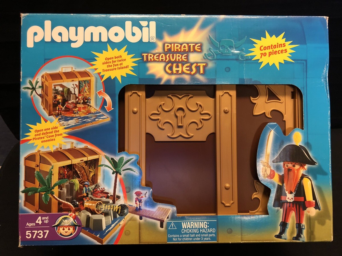 Open Pirate Treasure Chests Open Old Pirates Treasure Chest In Bright